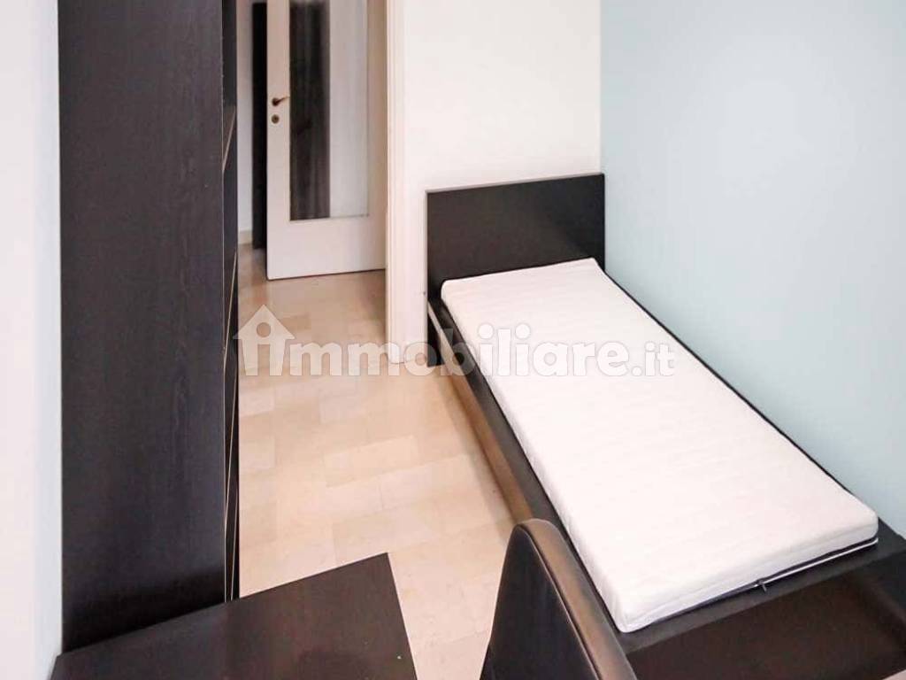 Stanza in affitto in Appartamento, affittasi camera viale Tibaldi, Milano