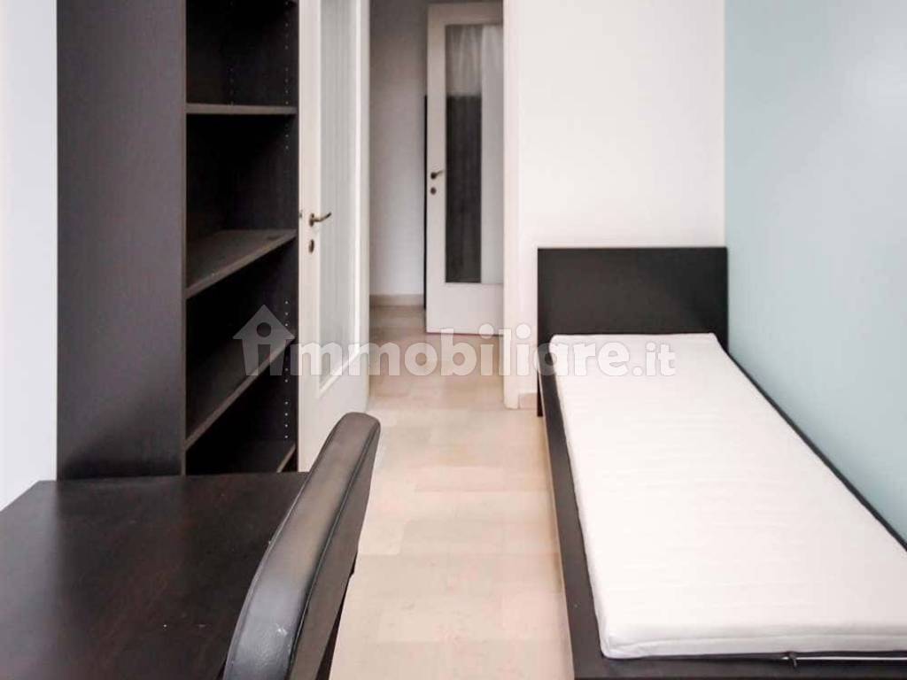 Stanza in affitto in Appartamento, affittasi camera viale Tibaldi, Milano