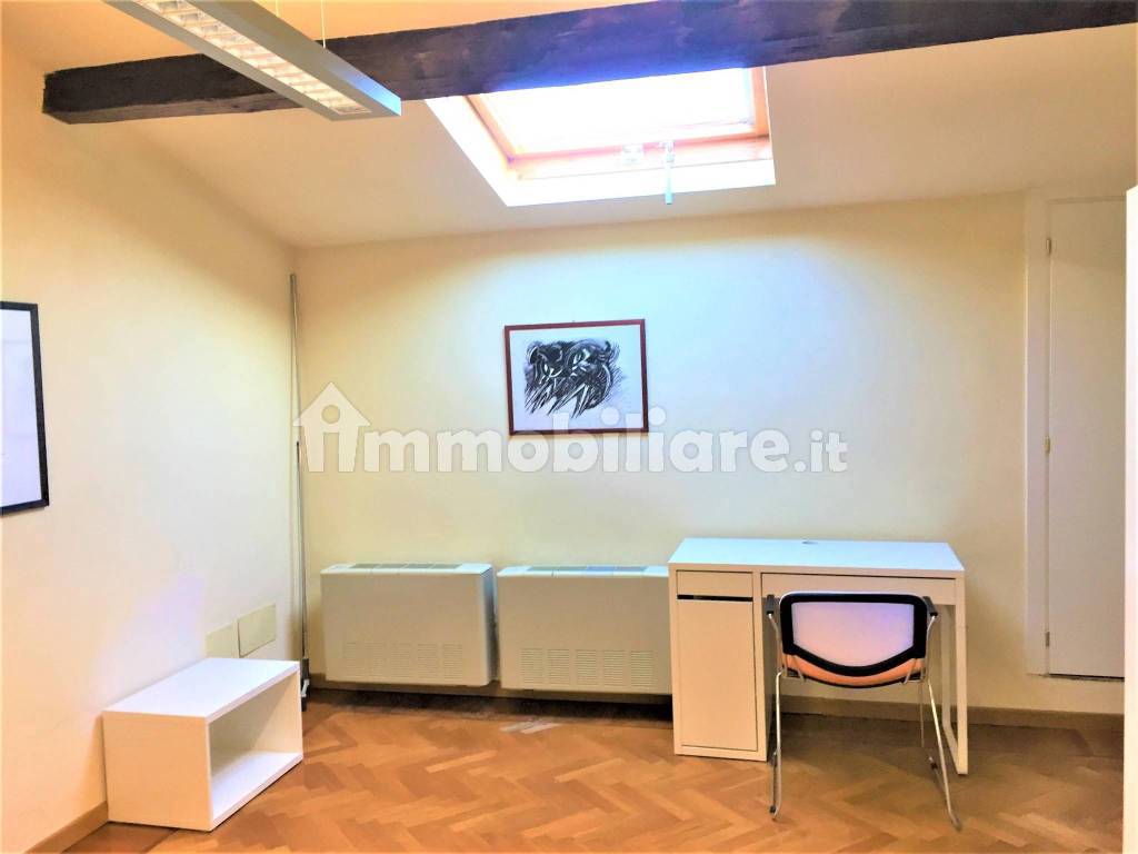 Stanza in affitto in Appartamento, affittasi camera via Castelfidardo ...