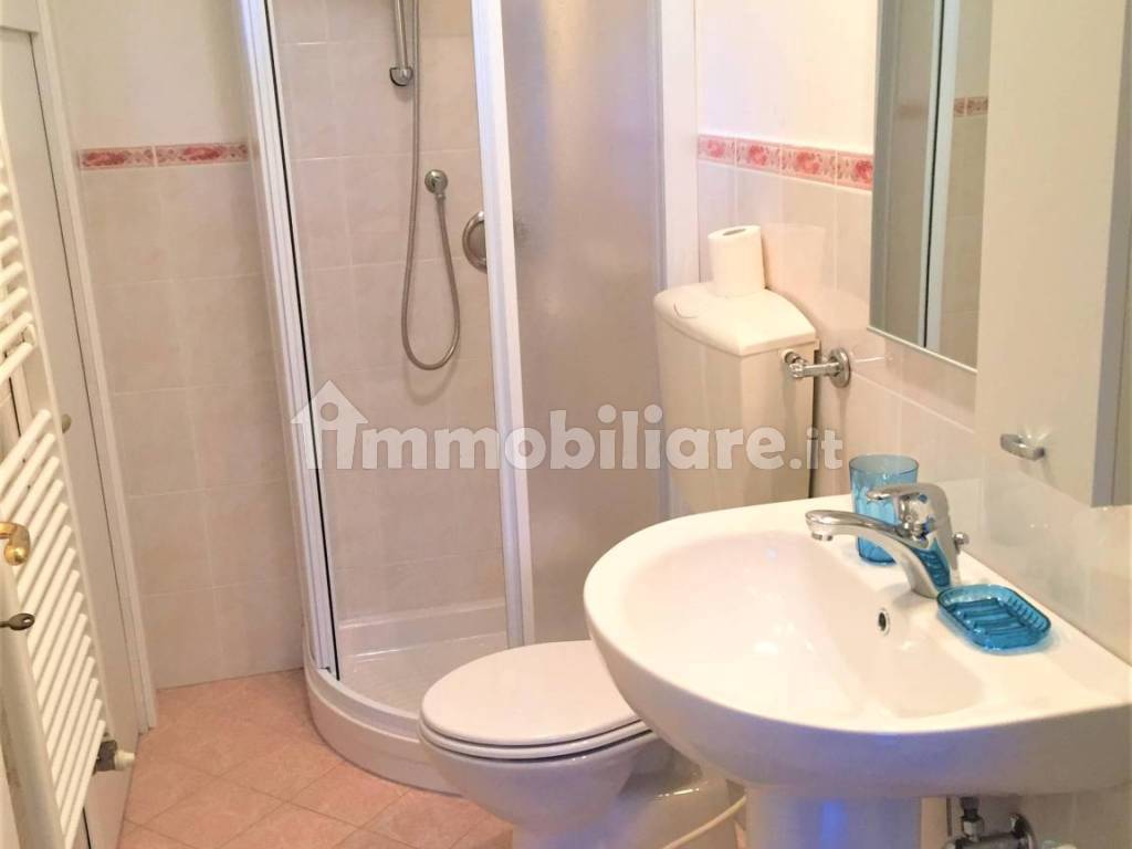 Stanza in affitto in Appartamento, affittasi camera via Castelfidardo ...