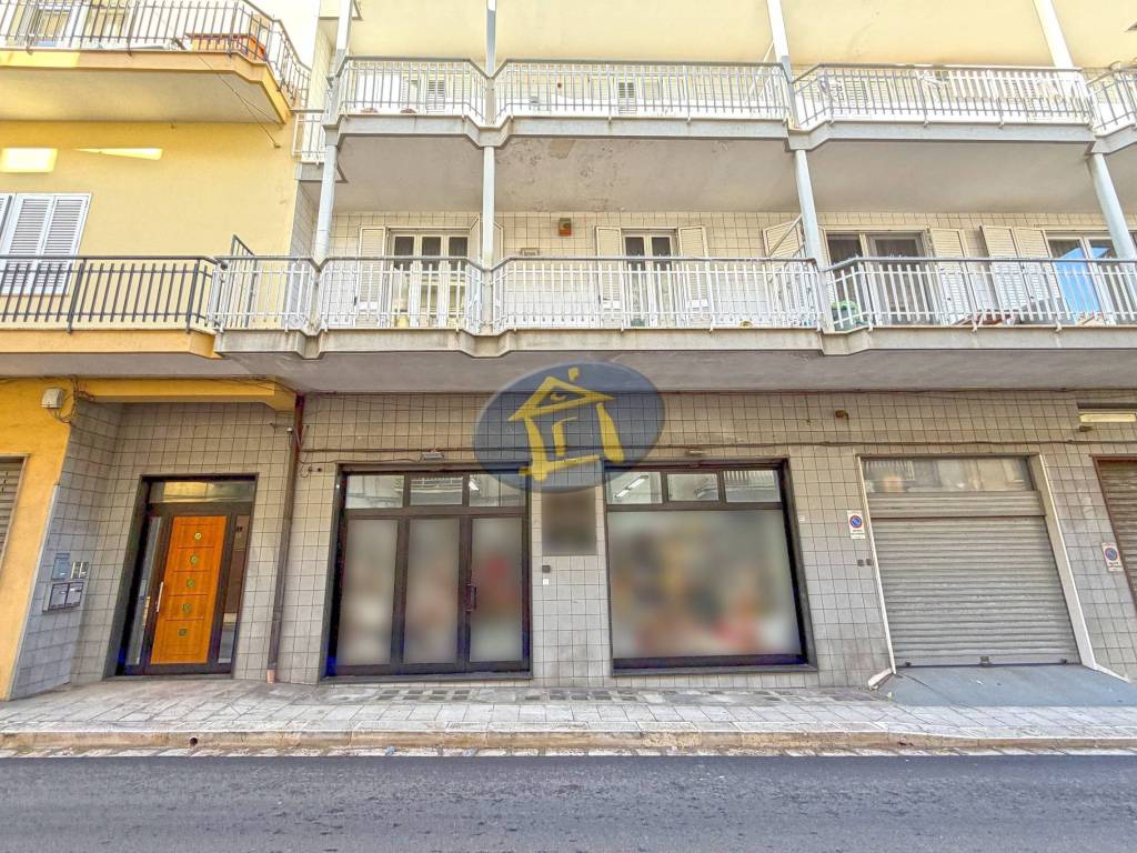 Locale commerciale via Monopoli, Castellana Grotte, Rif. 125855389 ...