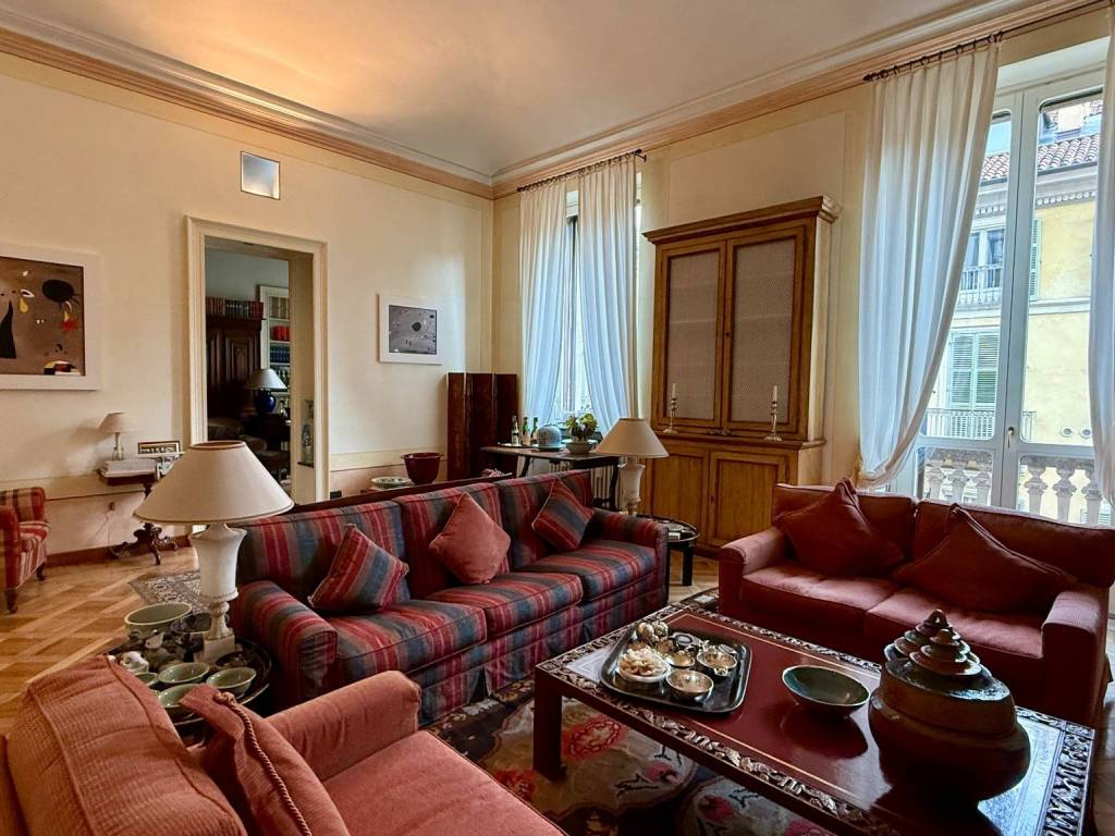 Vendita Appartamento in via della Rocca 10. Torino. Ottimo stato ...