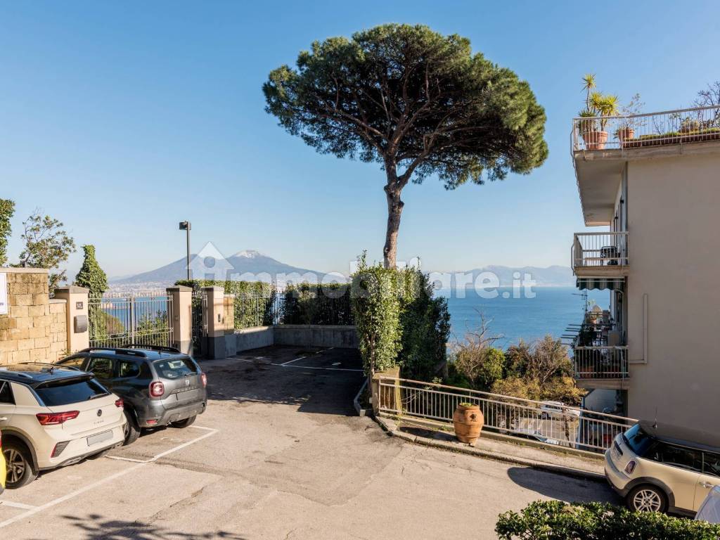 Vendita Appartamento in via Francesco Petrarca 141. Napoli. Ottimo ...