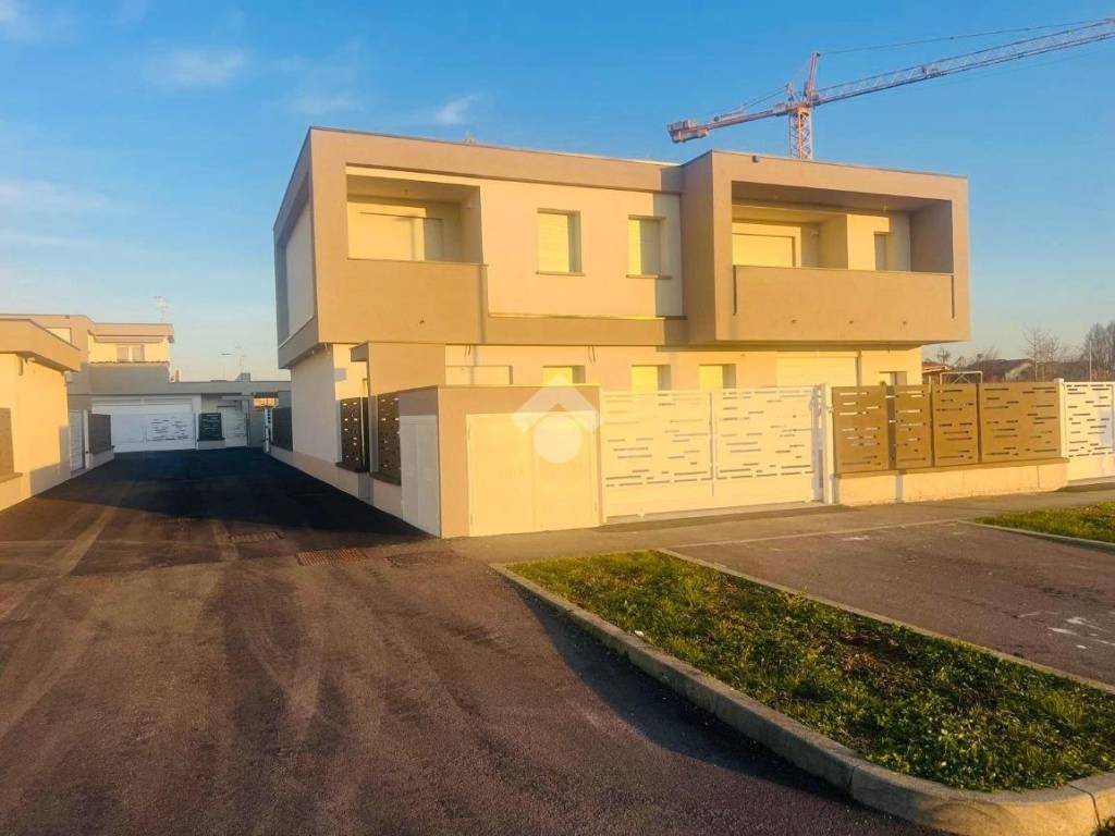 Vendita Appartamento Caravaggio. Trilocale in piazza A. Locatelli 7 ...