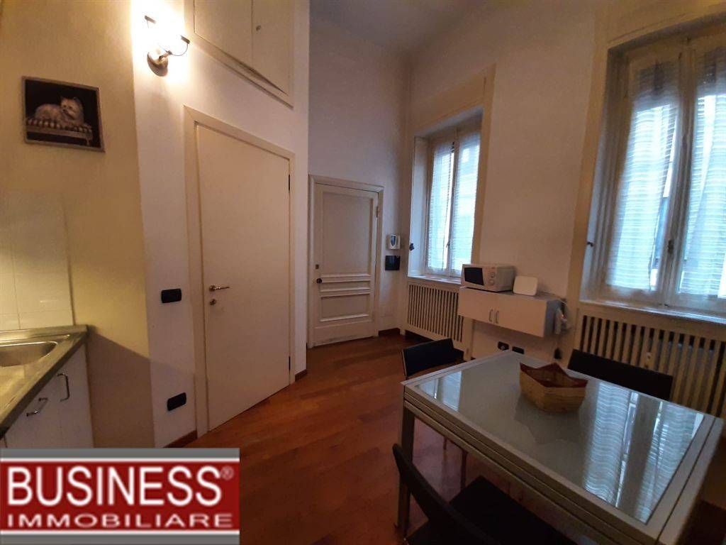 Affitto Appartamento Milano. Bilocale in viale Bianca Maria 45. Buono ...