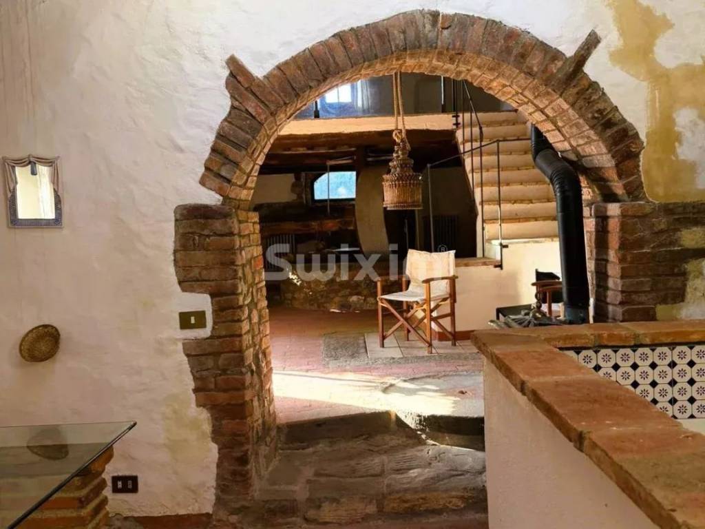 Vendita Casa colonica Bucine. Da ristrutturare, 95 m², rif. 125868791