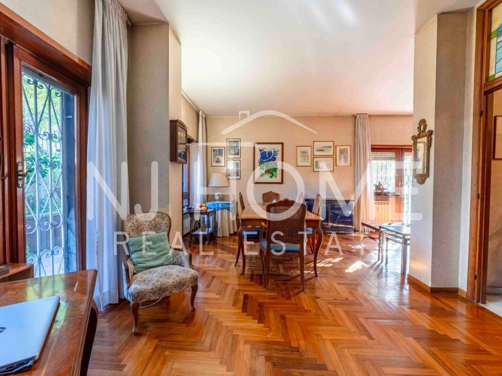 Vendita Appartamento in via Roberto Bracco 15. Roma. Posto auto ...