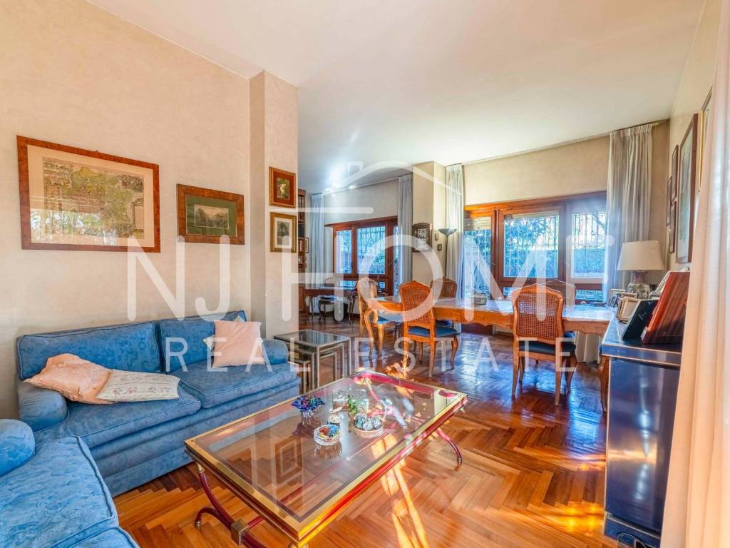 Vendita Appartamento in via Roberto Bracco 15. Roma. Posto auto ...