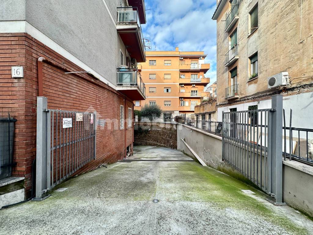 Locale commerciale via Publio Rutilio Rufo, Roma, Rif. 125883569 ...