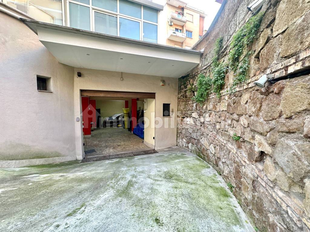 Locale commerciale via Publio Rutilio Rufo, Roma, Rif. 125883569 ...