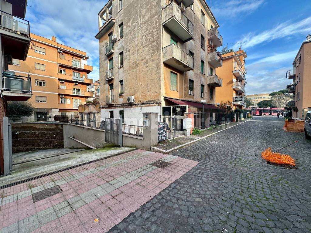 Locale commerciale via Publio Rutilio Rufo, Roma, Rif. 125883569 ...