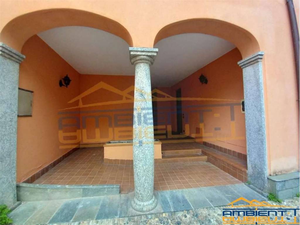 Vendita Appartamento Rogeno. Monolocale in piazza Vittorio Emanuele II ...
