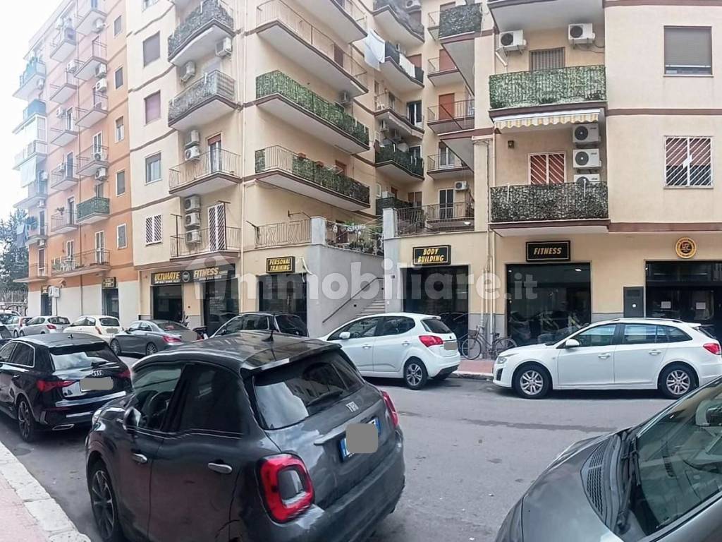 Locale commerciale via Abruzzo 110, Taranto, Rif. 125905587 ...