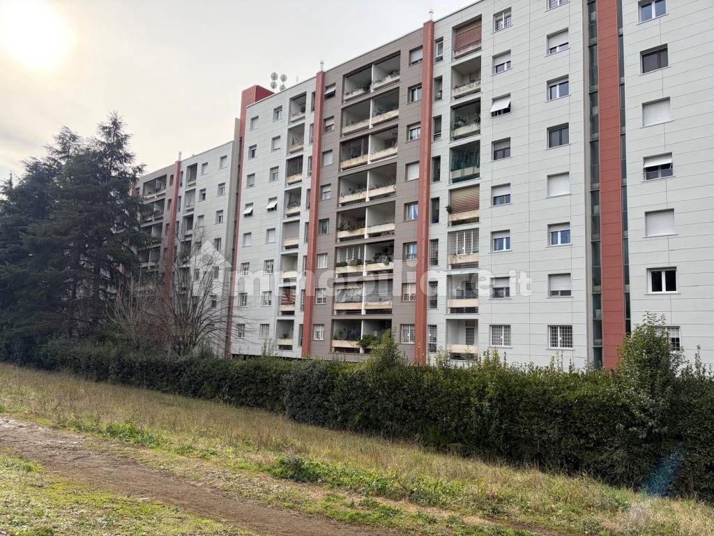 Vendita Appartamento Roma. Trilocale in piazzale Montesquieu. Buono ...