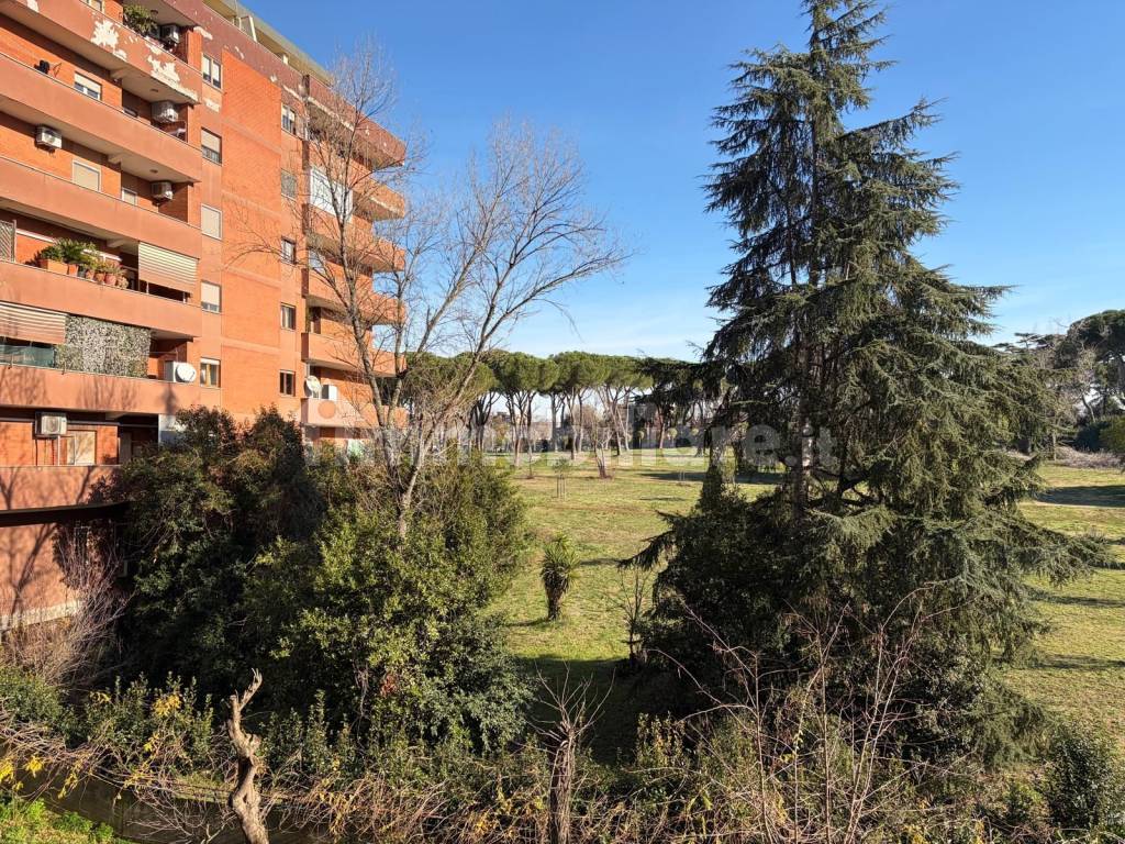 Vendita Appartamento Roma. Trilocale in piazzale Montesquieu. Buono ...