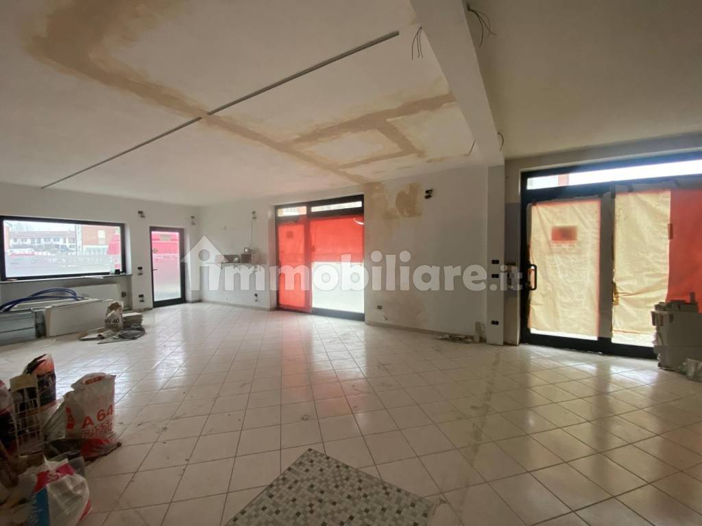 Locale commerciale via dei Bottai, Asti, Rif. 125916759 - Immobiliare.it