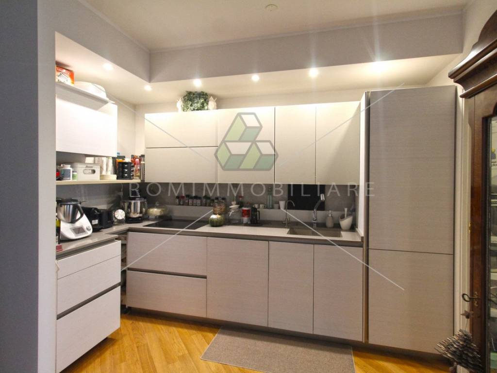 Vendita Appartamento in via Riccardo Bacchelli. Roma. Ottimo stato ...