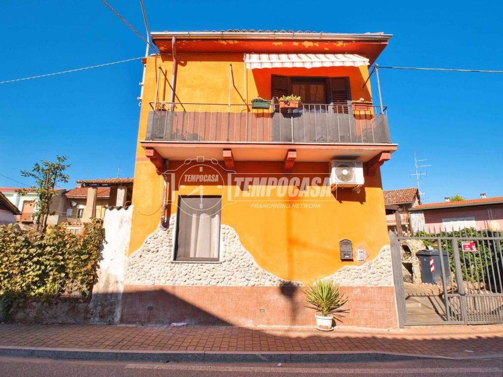 Vendita Terratetto unifamiliare in via Roma Palestro. Buono stato, con ...