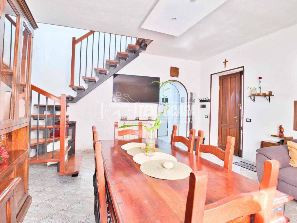 Vendita Terratetto unifamiliare in via Roma Palestro. Buono stato, con ...