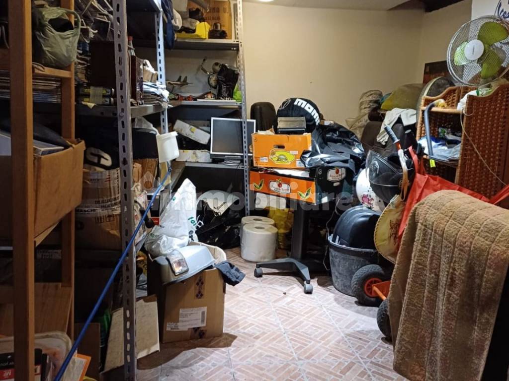 Locale commerciale piazza Camillo Benso di Cavour 57r, Genova, Rif ...