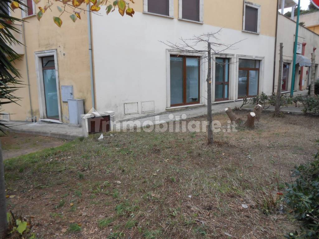 Laboratorio via Maggia 8, Casarano, Rif. 125928519 - Immobiliare.it