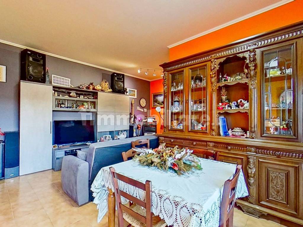Vendita Appartamento Roma. Trilocale in viale dei Promontori 330. Buono ...