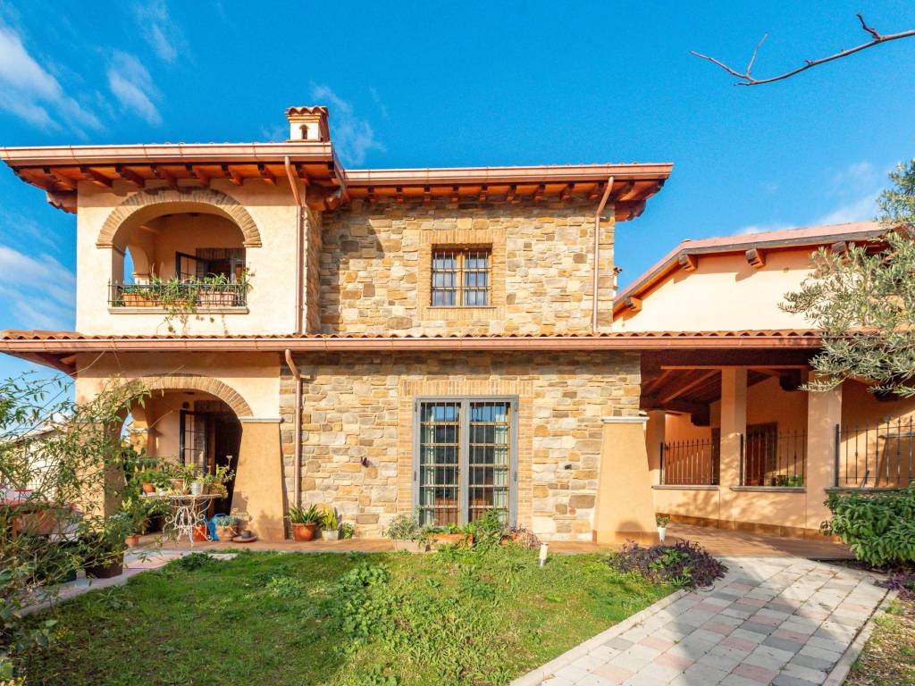 Vendita Villa unifamiliare in via Fontana Candida Monte Porzio Catone ...