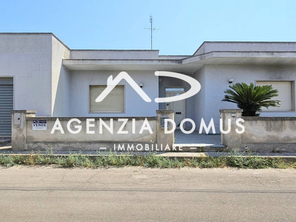 Vendita Villa unifamiliare in via Liguria 31 Racale. Buono stato, posto ...