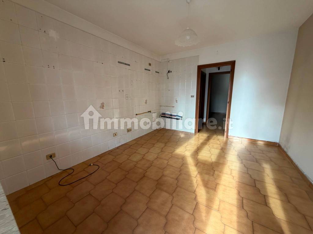 Vendita Appartamento Piscina. Bilocale in via Ron. Buono stato, piano ...