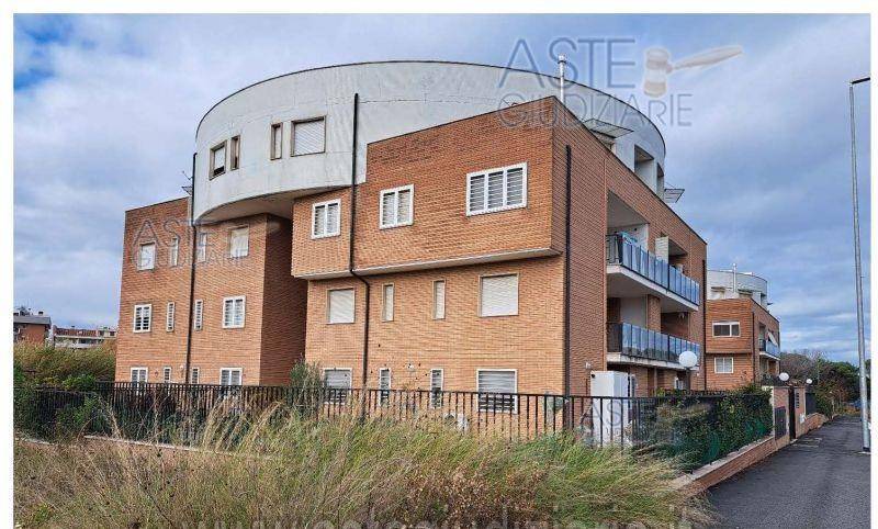 Asta per appartamento, via Cardinale Luigi Traglia, Ponte di Nona Roma ...