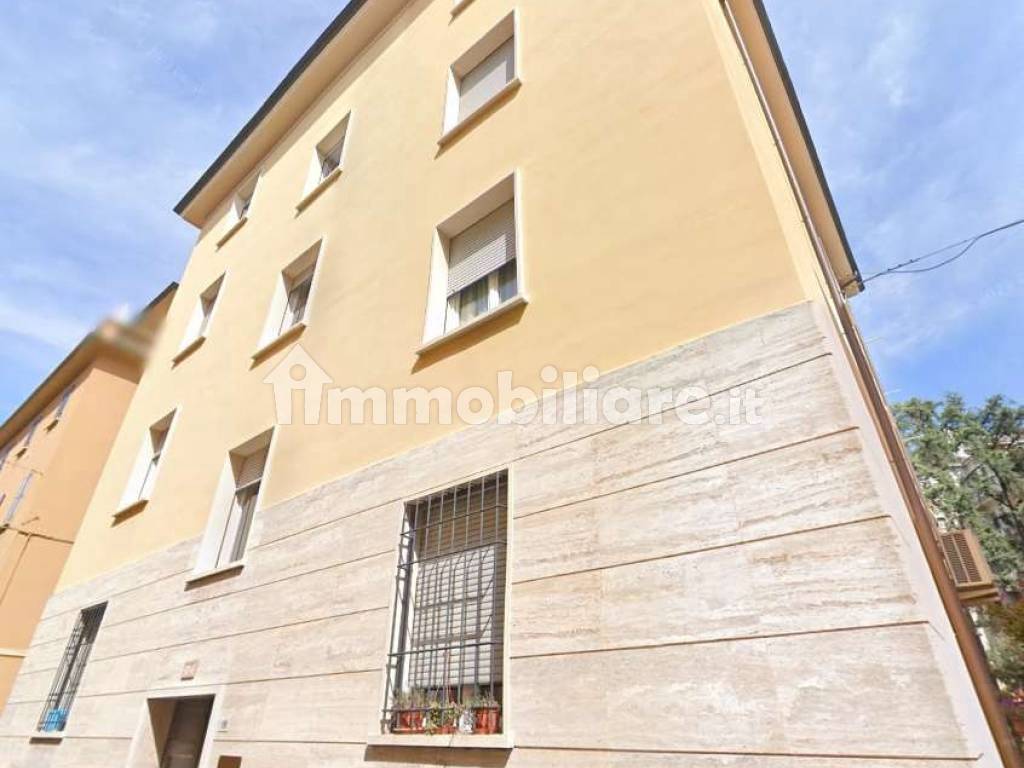 Vendita Appartamento in via Cavallotti, 10. Bologna. Terzo piano, con ...