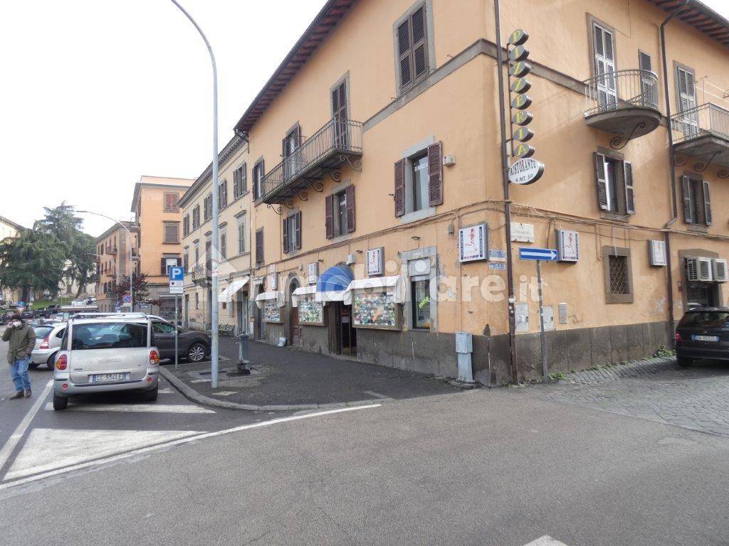 Vendita Appartamento in piazza della Rocca. Viterbo. Buono stato, piano ...