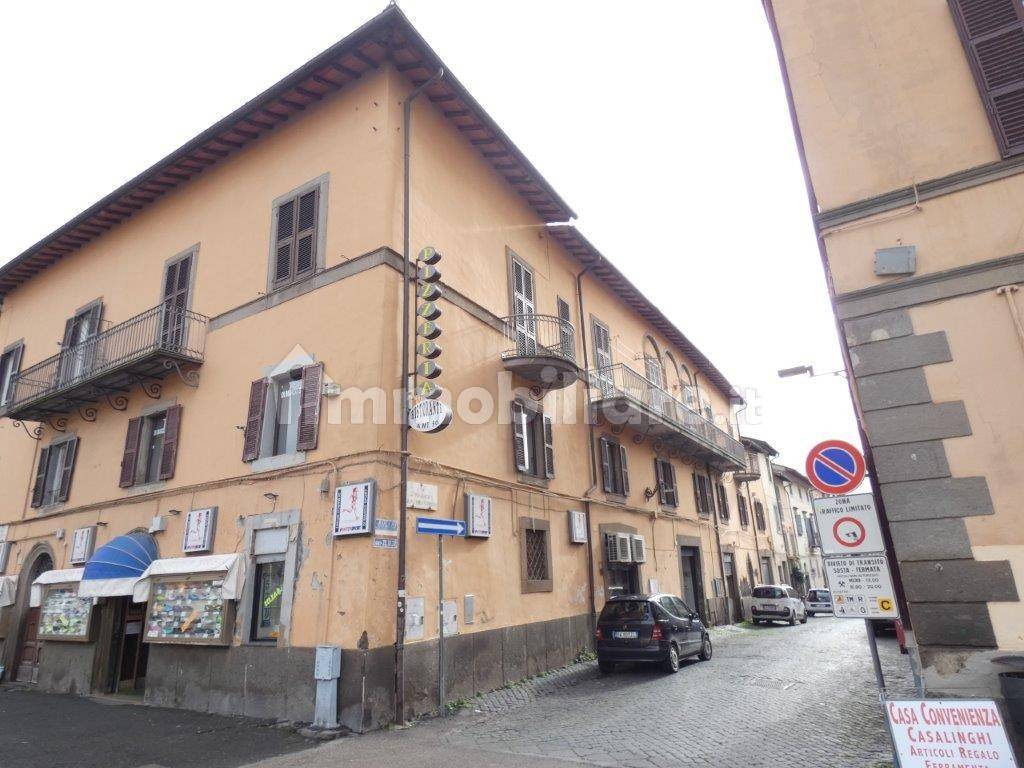 Vendita Appartamento in piazza della Rocca. Viterbo. Buono stato, piano ...