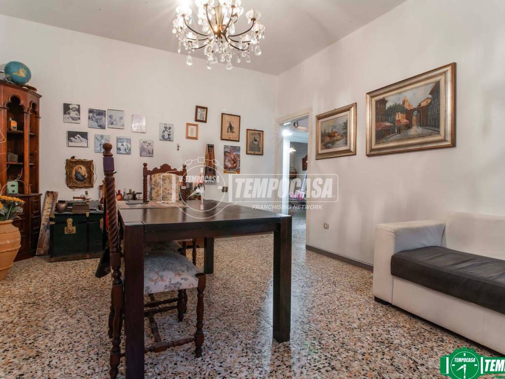 Vendita Appartamento Rescaldina. Trilocale, Da ristrutturare, primo ...