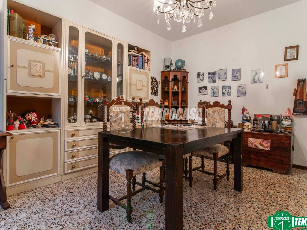 Vendita Appartamento Rescaldina. Trilocale, Da ristrutturare, primo ...