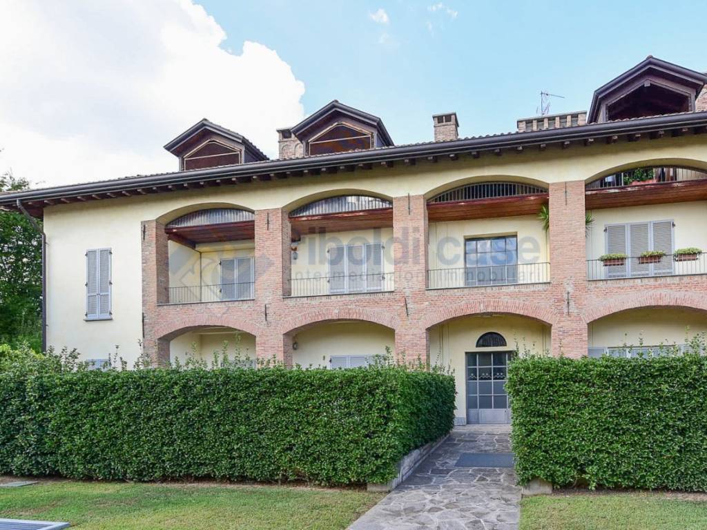 Vendita Appartamento Carate Brianza. Trilocale, Ottimo stato, posto ...