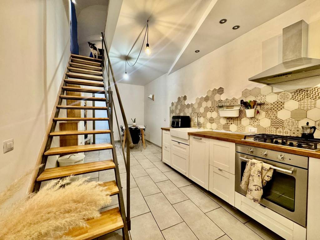 Vendita Appartamento Napoli. Trilocale in salita Capodimonte. Buono ...