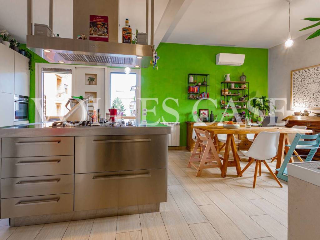 Vendita Appartamento Roma. Trilocale in via Minucio Felice. Ottimo ...