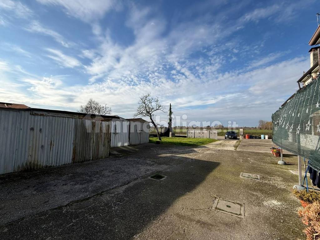 Vendita Villa unifamiliare in via Roma Urbana. Buono stato, posto auto ...