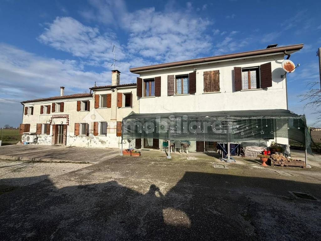 Vendita Villa unifamiliare in via Roma Urbana. Buono stato, posto auto ...