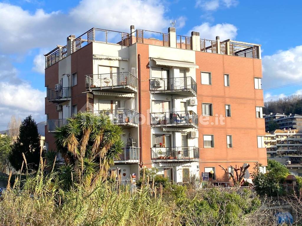 Vendita Appartamento Genova. Trilocale in via Mario Sordi 10. Buono ...