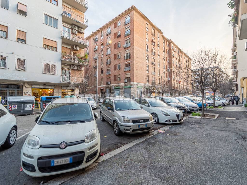 Vendita Appartamento Roma. Quadrilocale in via Publio Valerio. Ottimo ...