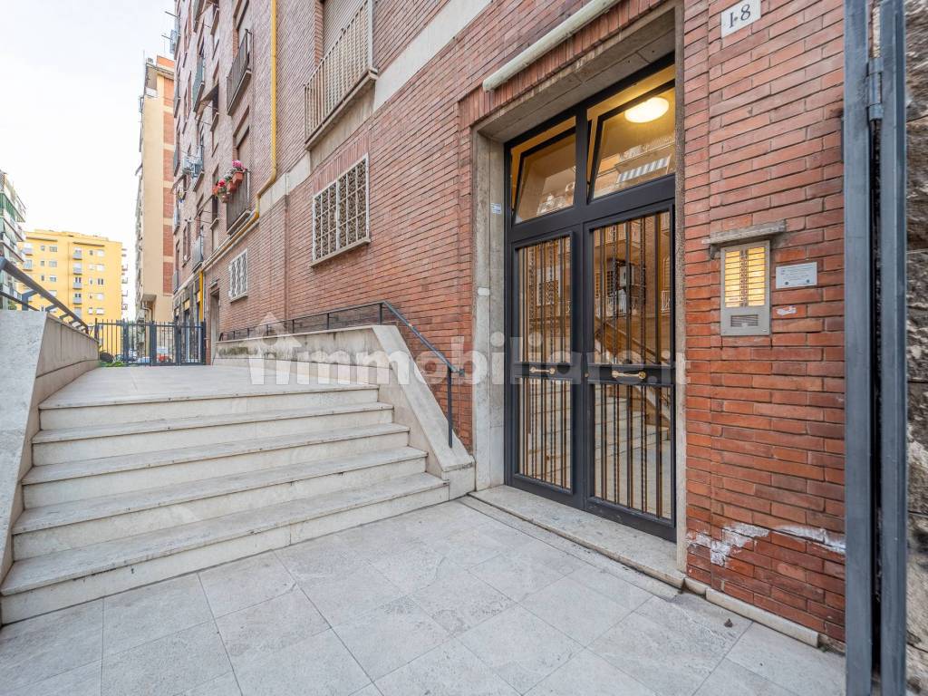 Vendita Appartamento Roma. Quadrilocale in via Publio Valerio. Ottimo ...