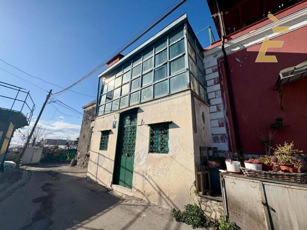 Vendita Casale in via Pagliarone 11 Torre del Greco. Da ristrutturare ...