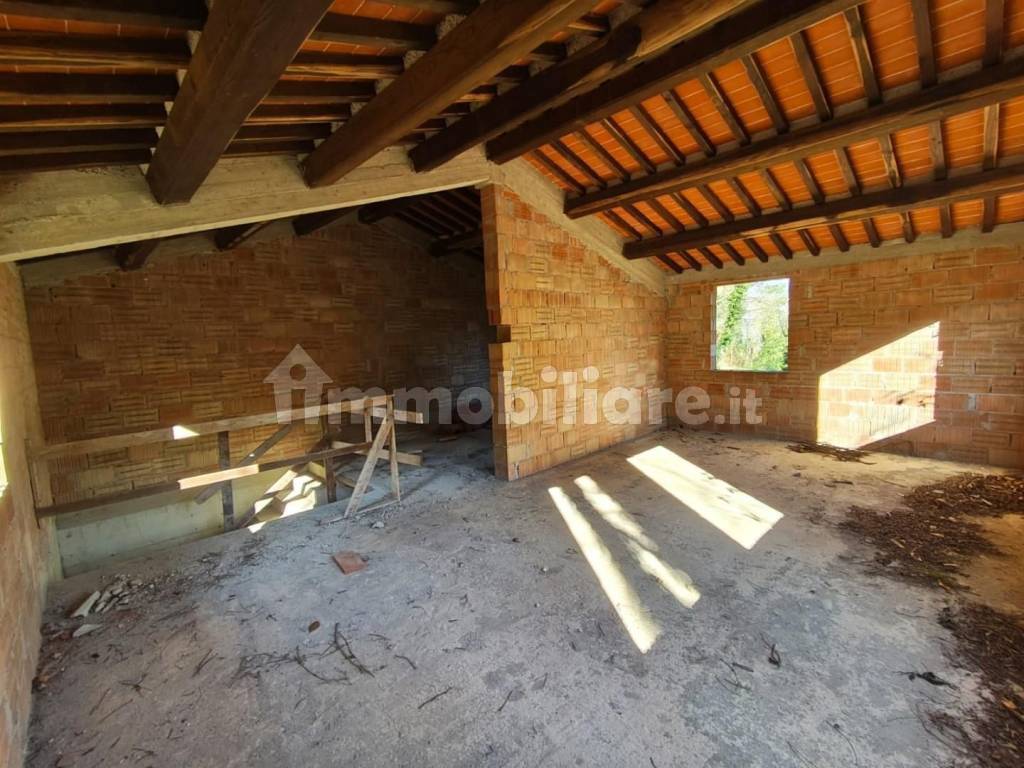 Vendita Rustico in Colle di Compito, Capannori. Da ristrutturare, posto ...