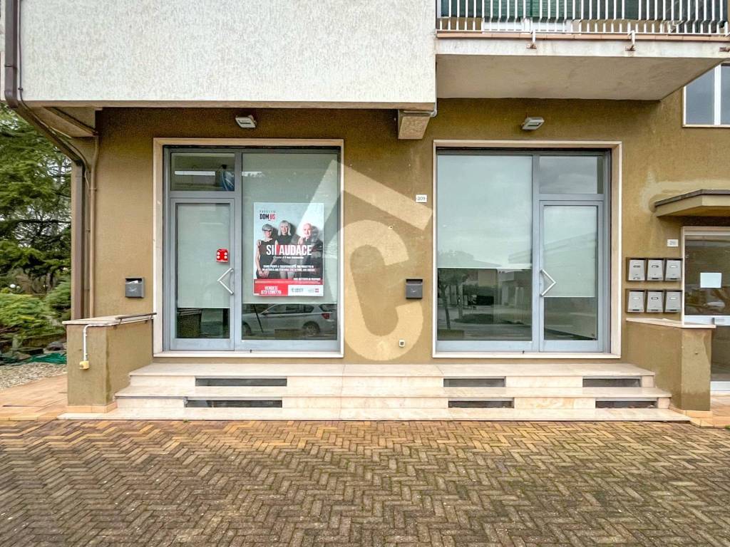 Locale commerciale, Maiolati Spontini, Rif. 126071163 - Immobiliare.it