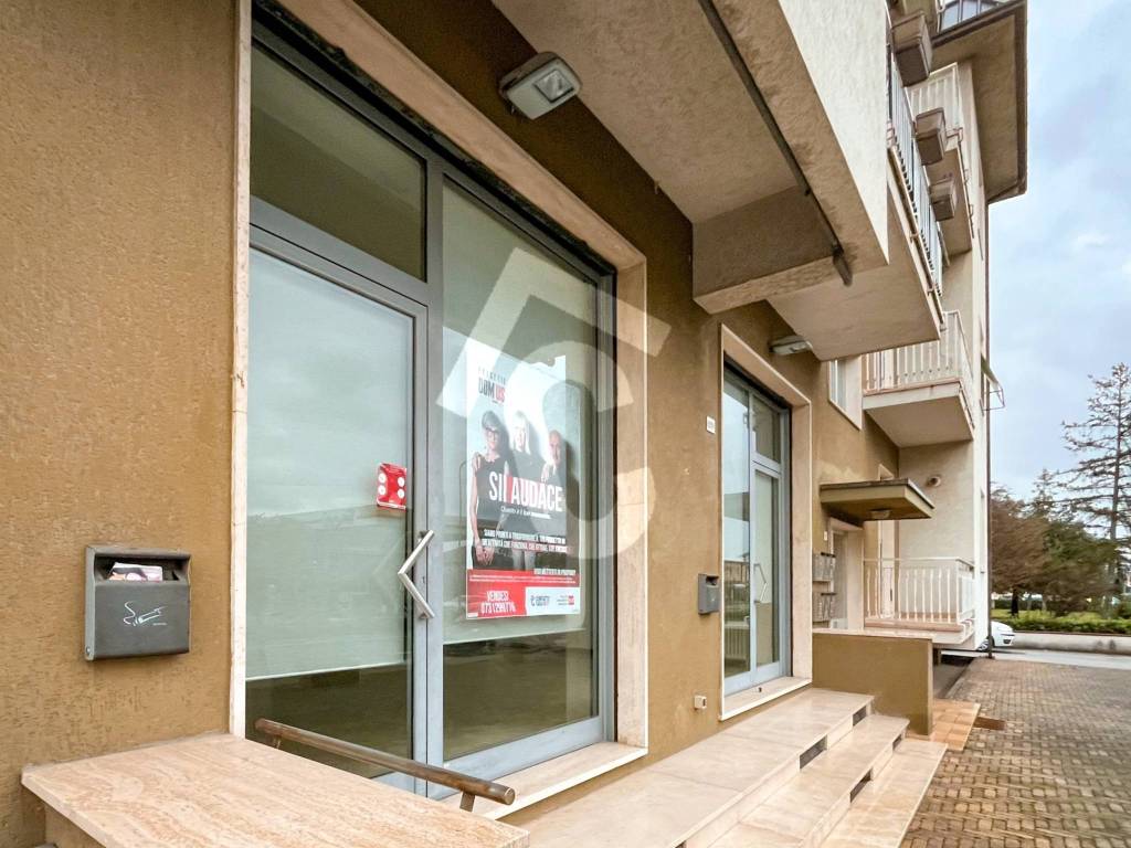 Locale commerciale, Maiolati Spontini, Rif. 126071163 - Immobiliare.it