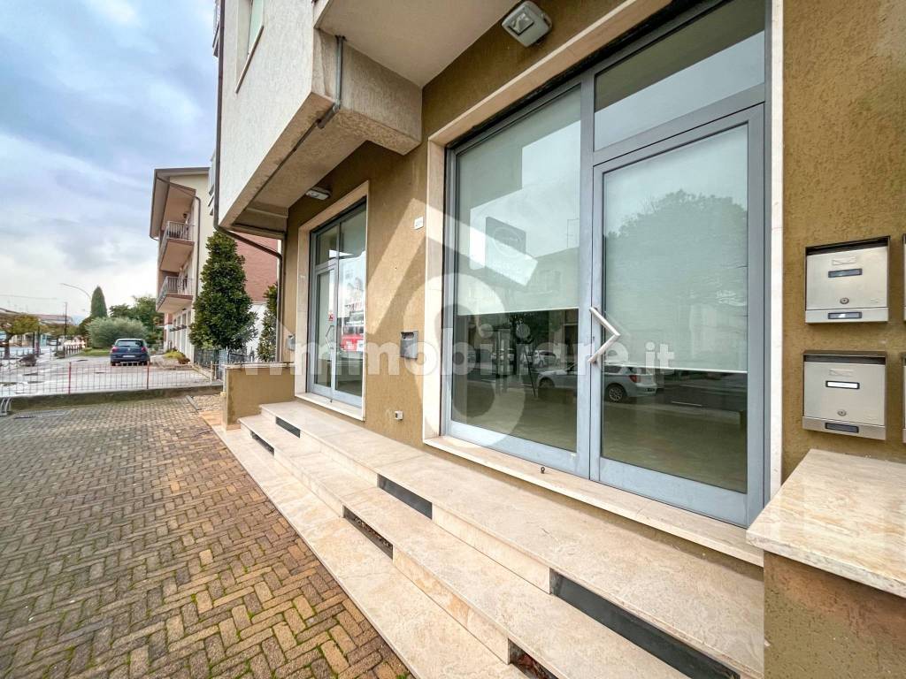 Locale commerciale, Maiolati Spontini, Rif. 126071163 - Immobiliare.it