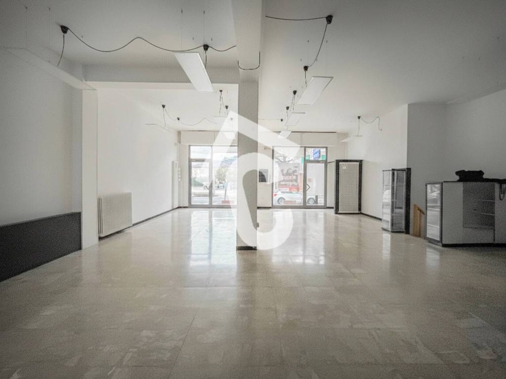 Locale commerciale, Maiolati Spontini, Rif. 126071163 - Immobiliare.it