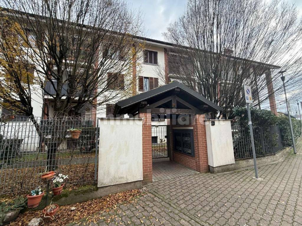 Vendita Appartamento Rozzano. Bilocale in via Borgomaneri. Ottimo stato ...